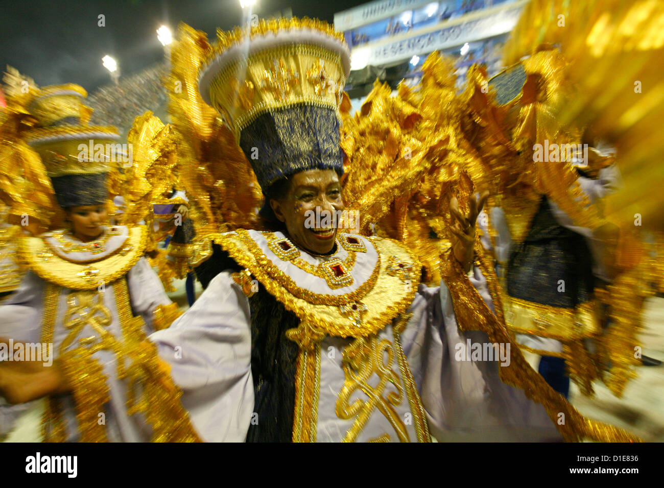 Carnival parade hi-res stock photography and images - Alamy
