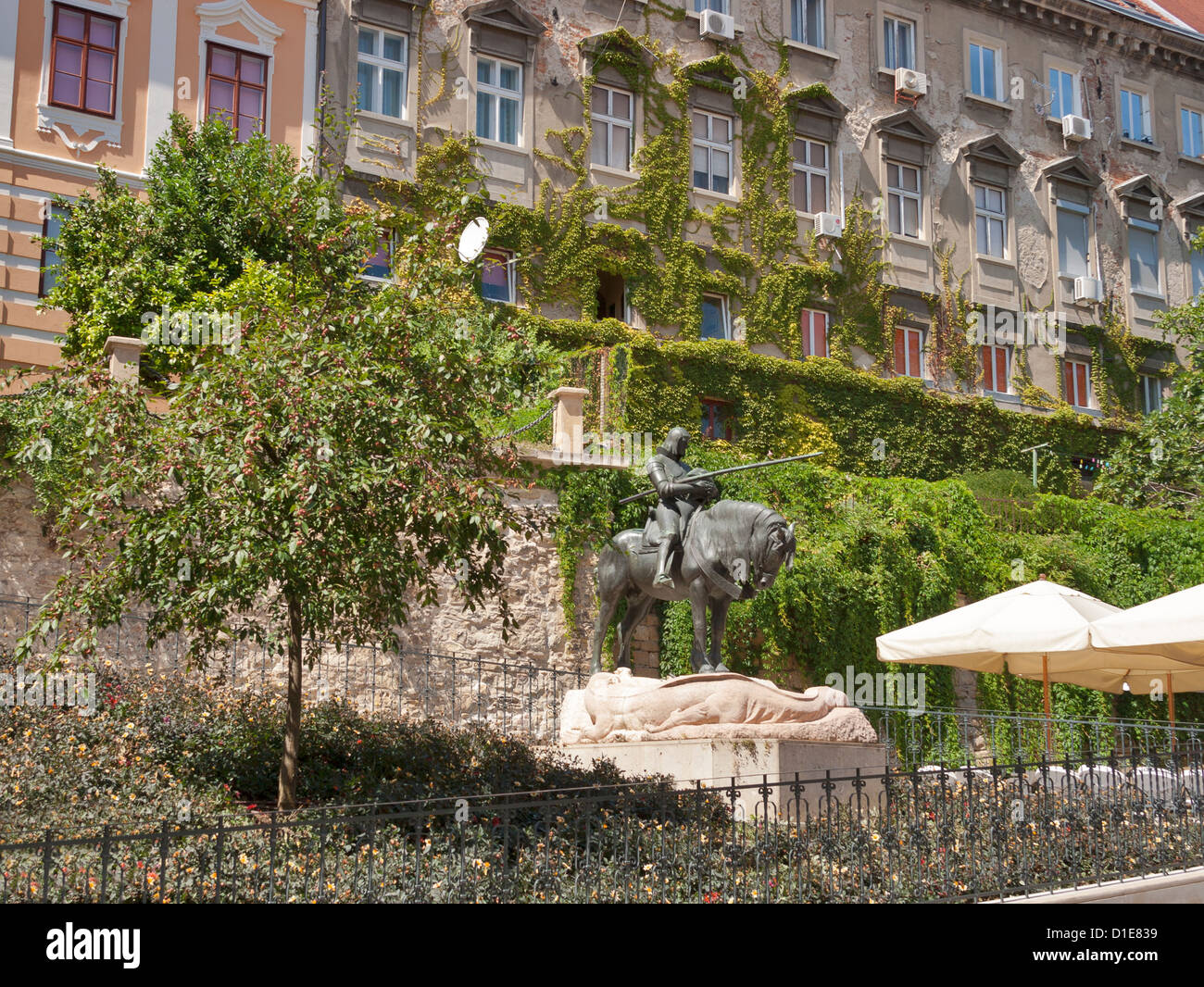 Bronze statue st george dragon hi-res stock photography and images - Alamy