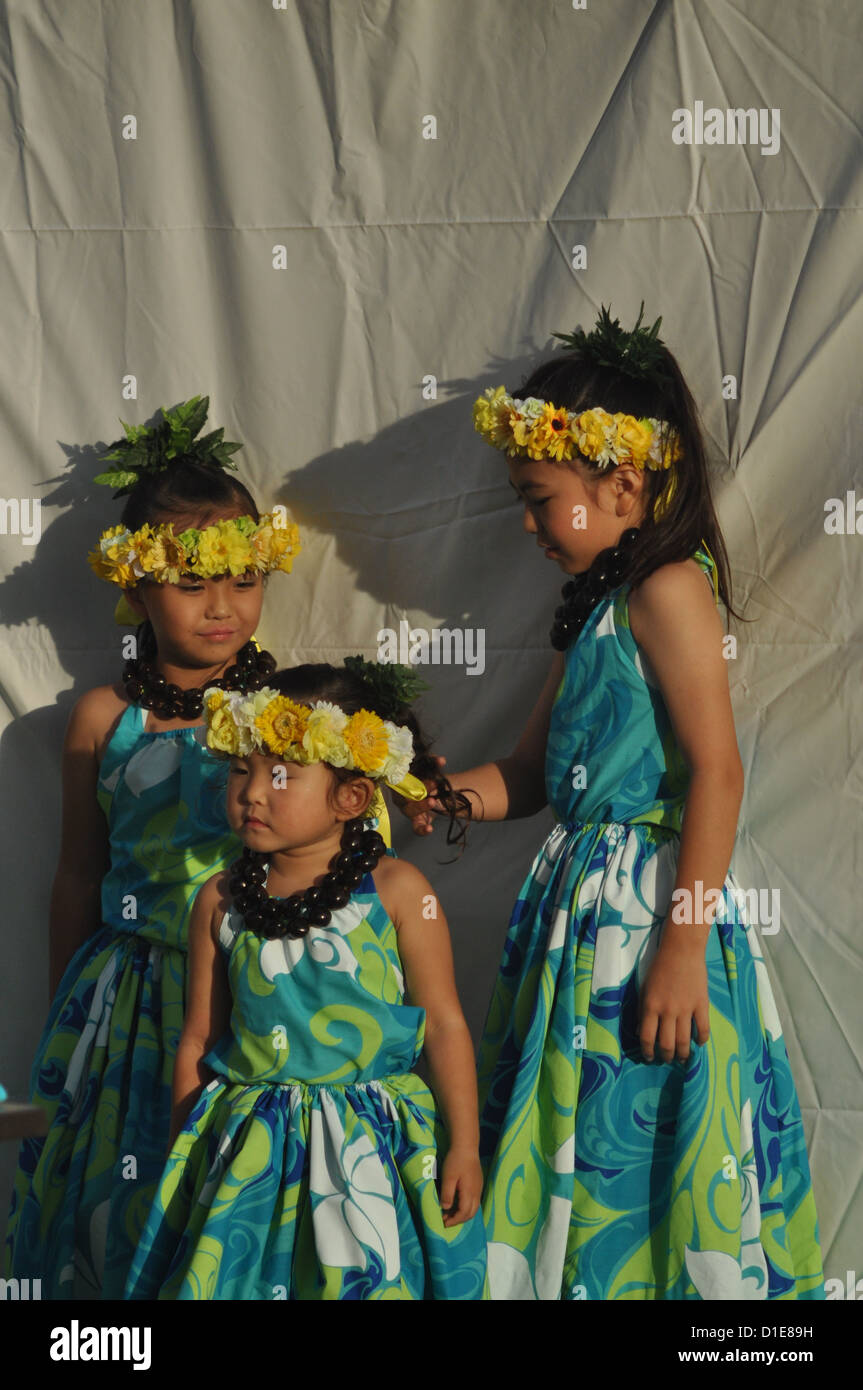 Naha (Okinawa, Japan), Hawaiian Hula dancers Stock Photo - Alamy