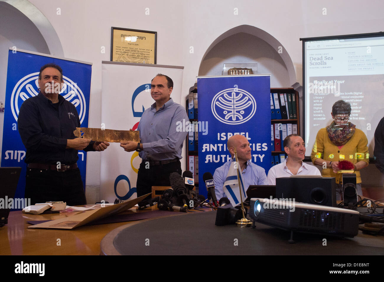 Yossi matias hi-res stock photography and images - Alamy