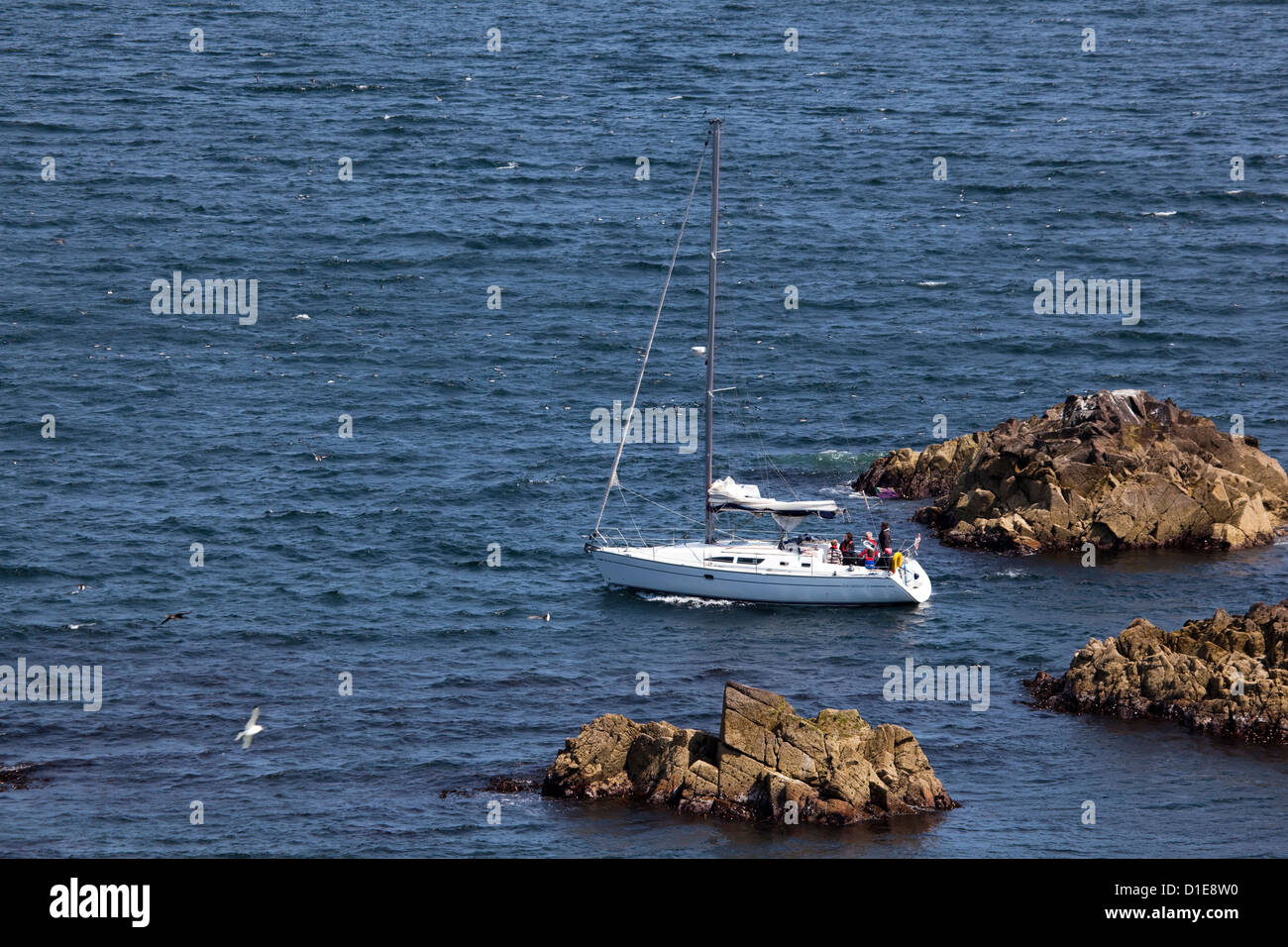 Yacht on rocks hi-res stock photography and images - Alamy