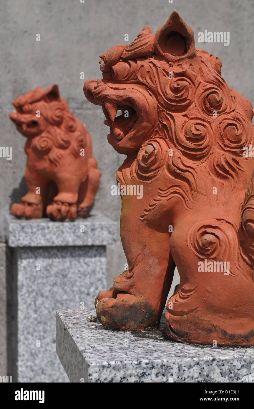 Naha okinawa japan shisa statue hi-res stock photography and images - Alamy