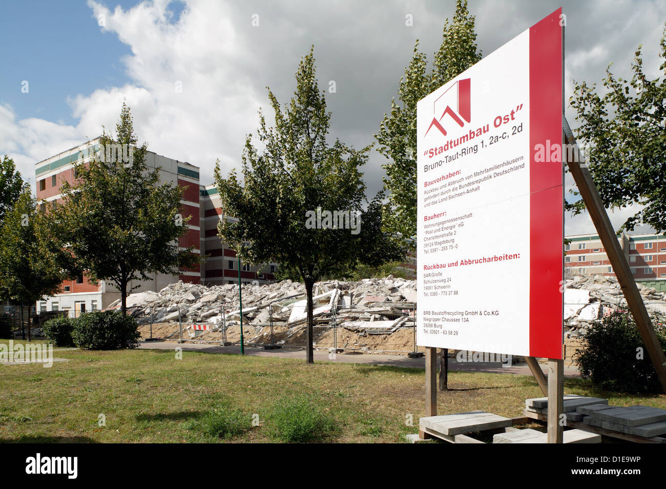 Construction site sign board hi-res stock photography and images - Alamy