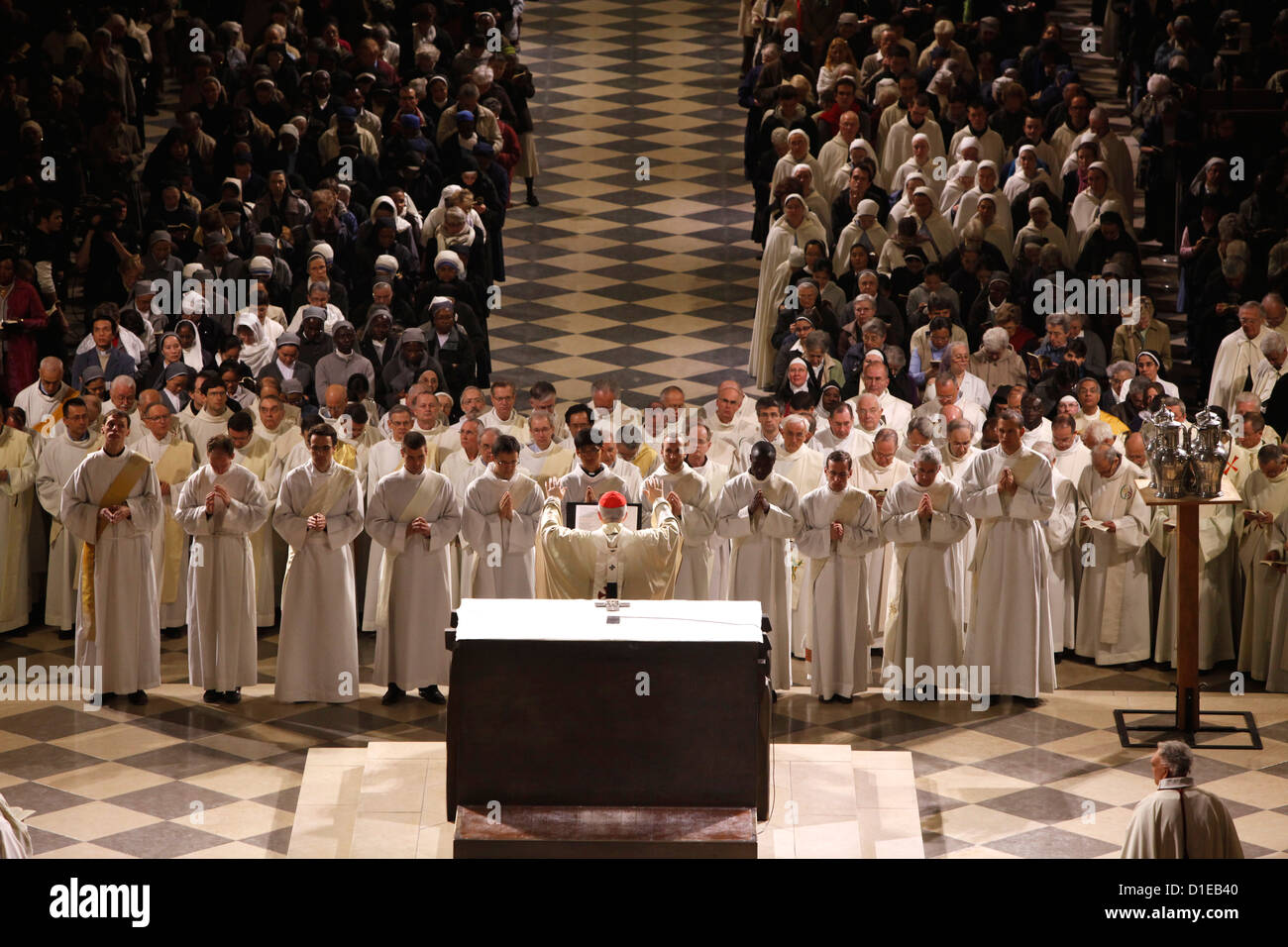 Easter week celebration (Chrism mass) in Notre Dame Cathedral, Paris ...