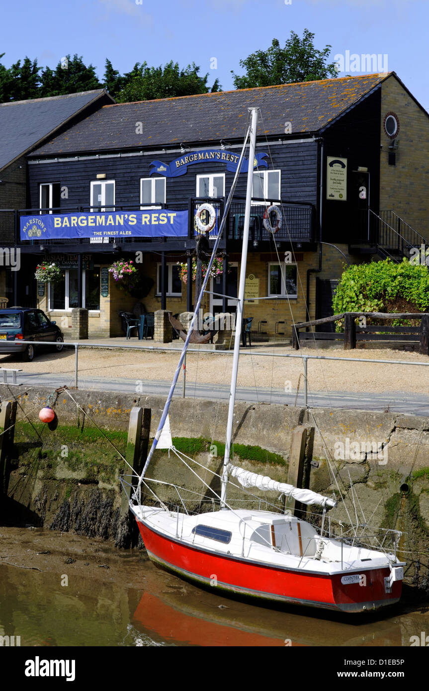 Bargeman's Rest, Riverside Rural Pub, Newport, Isle of Wight, England ...