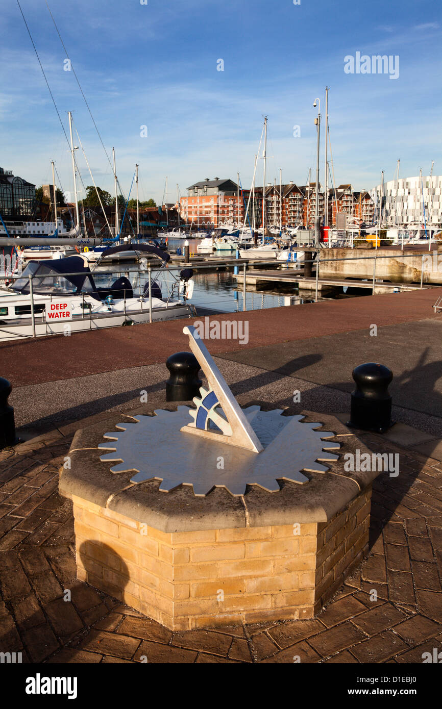 Sundial hi-res stock photography and images - Alamy
