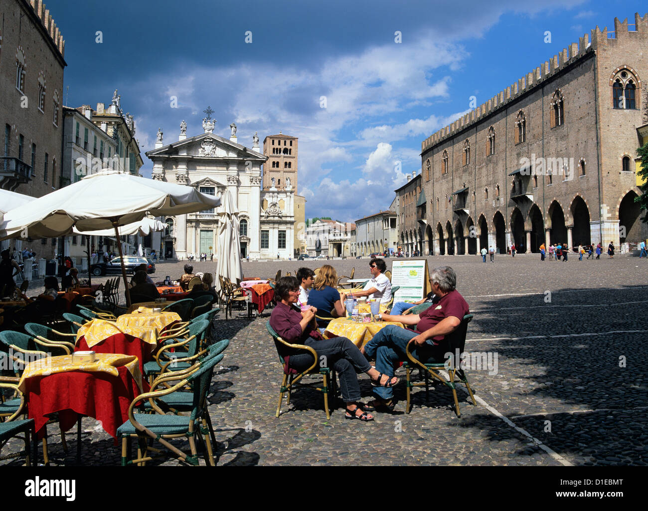 Piazza Cafes Restaurants People High Resolution Stock Photography and ...