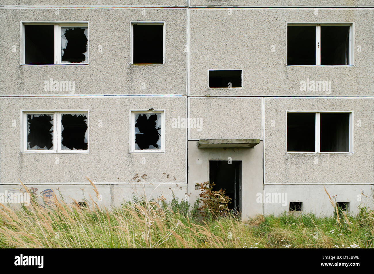 Shattered windows hi-res stock photography and images - Alamy