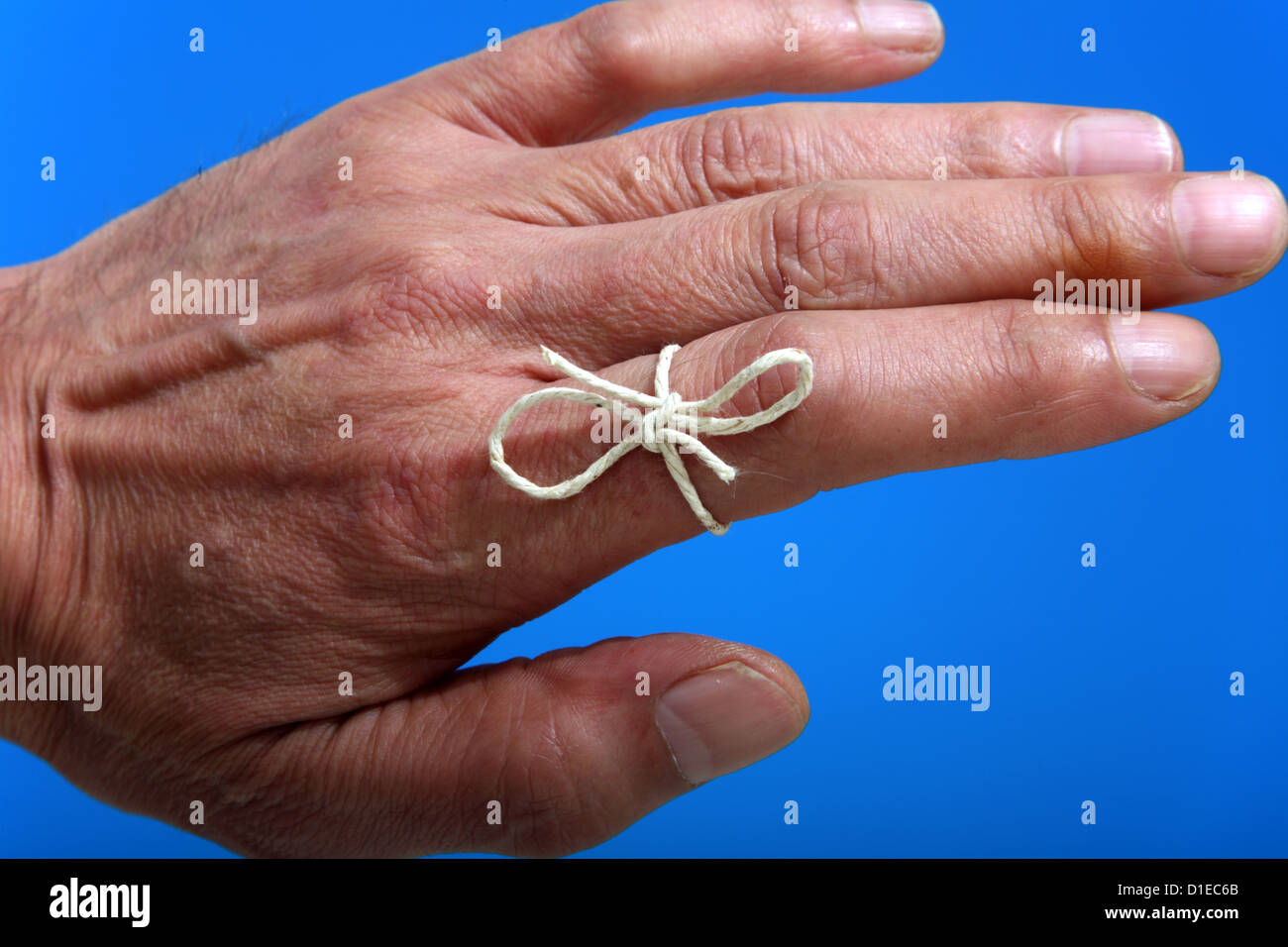 String tied around finger hi-res stock photography and images - Alamy