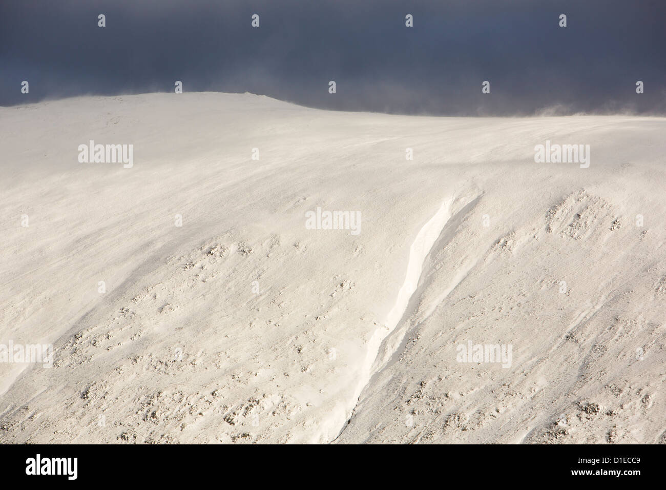 Spindrift and drifting snow in high winds on Dove Crag, Fairfield, Lake ...