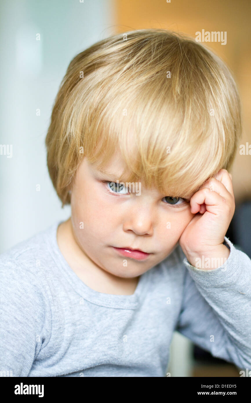 Defiant pose hi-res stock photography and images - Alamy