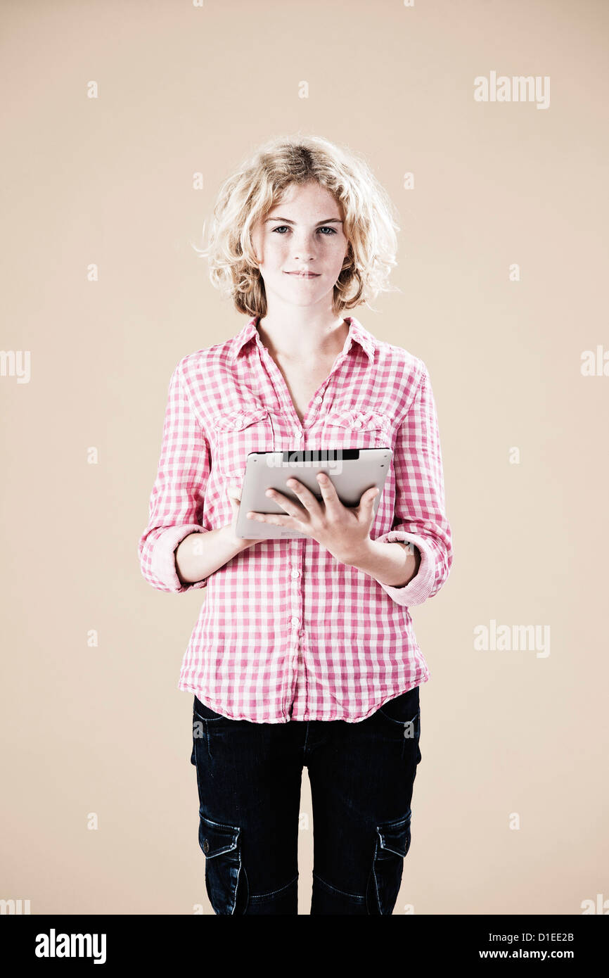 Teenage girl with ipad Stock Photo - Alamy