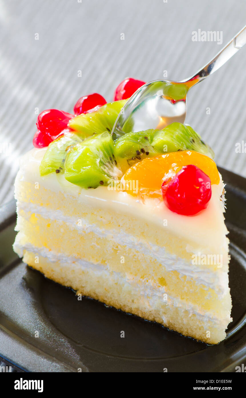 Kiwi fruit cake hi-res stock photography and images - Alamy