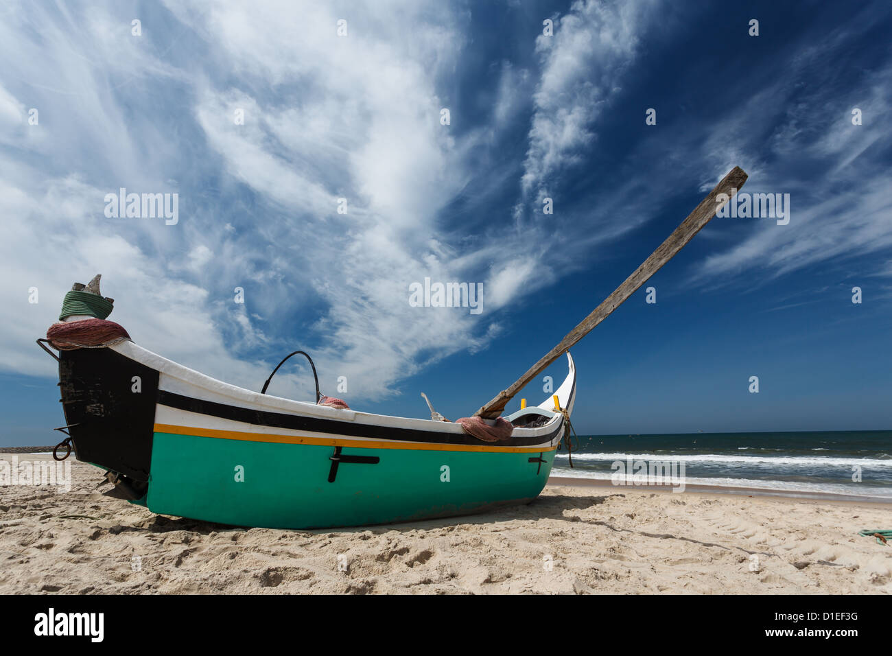 White boat on beach facing hi-res stock photography and images - Alamy