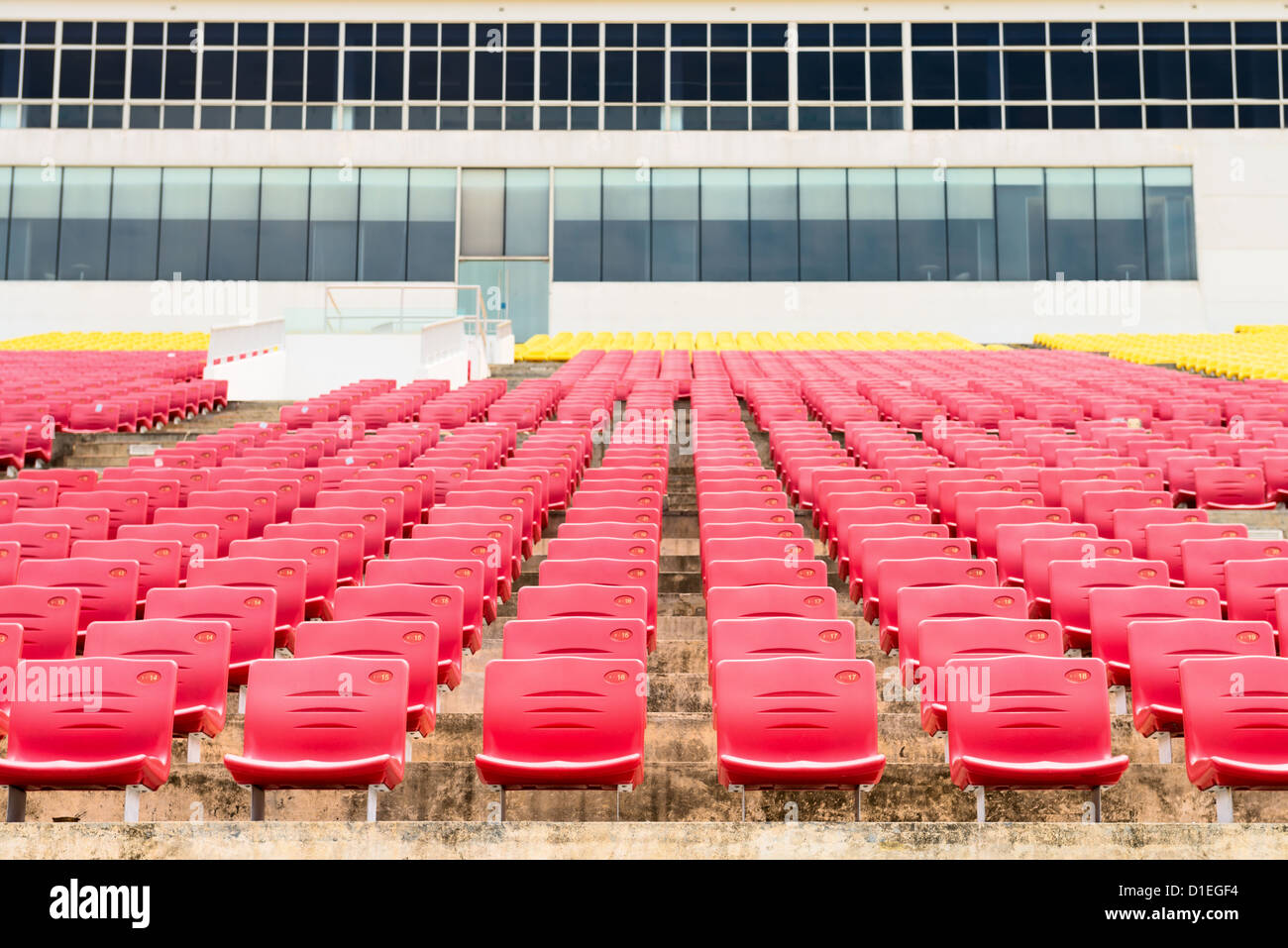 Grandstand stadium yellow seats hi-res stock photography and images - Alamy