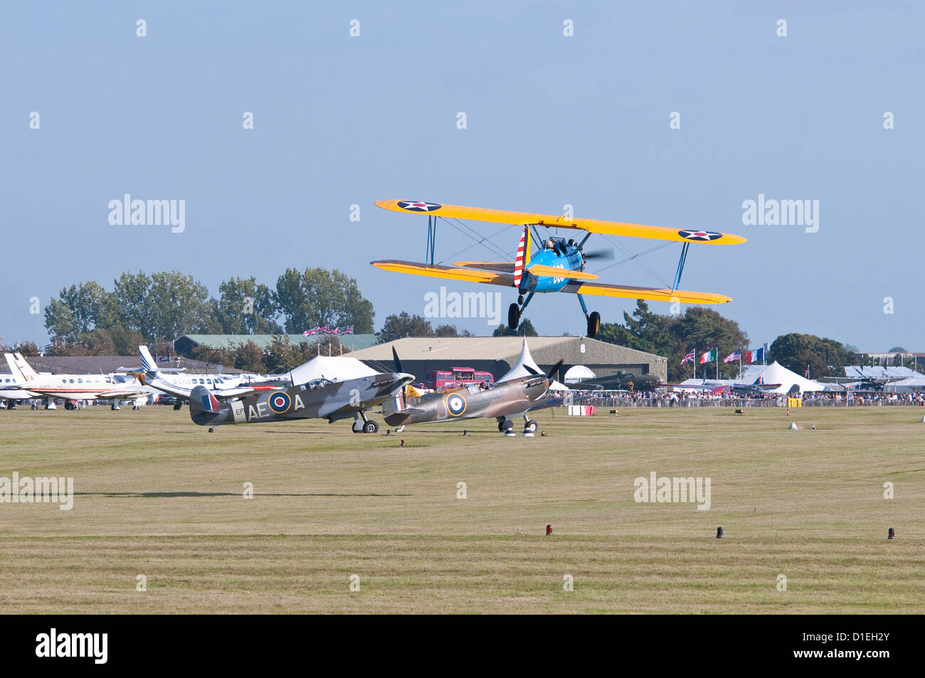Spitfires airfield hi-res stock photography and images - Alamy
