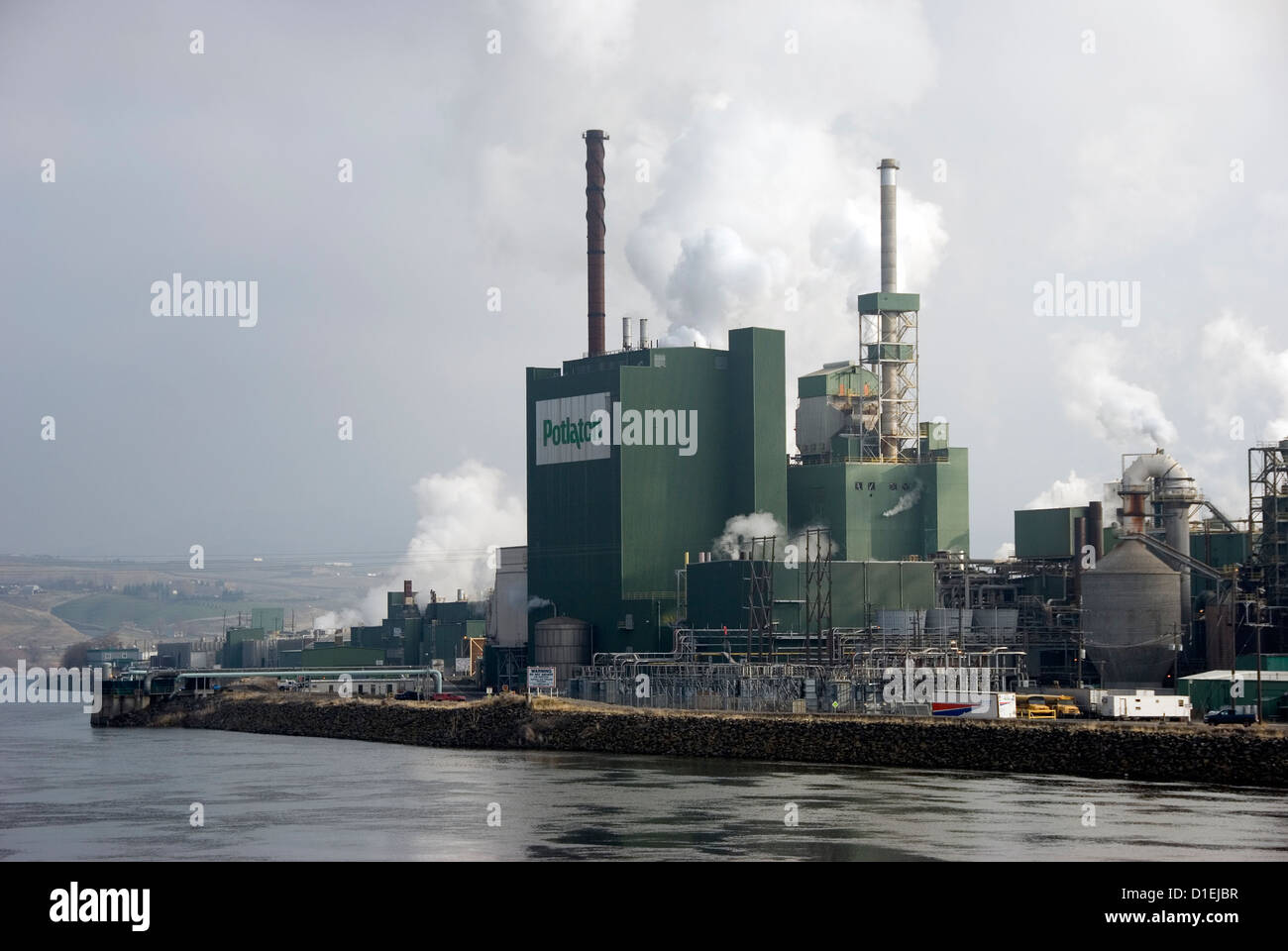 Potlatch paper mill along the Clearwater River in Lewiston, Idaho Stock ...
