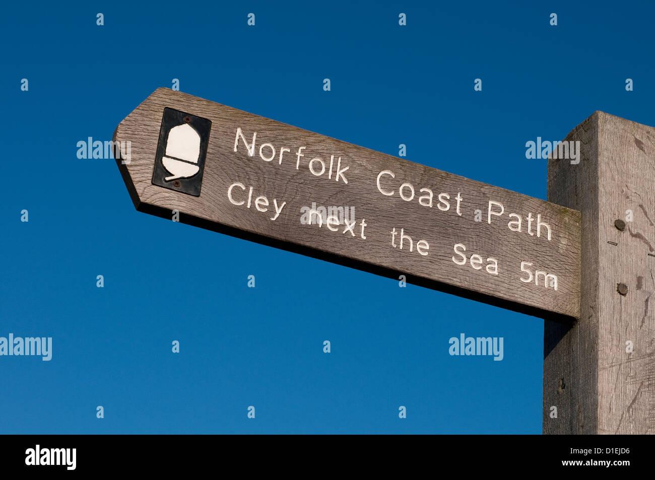 norfolk coast path sign, weybourne, norfolk, england Stock Photo - Alamy