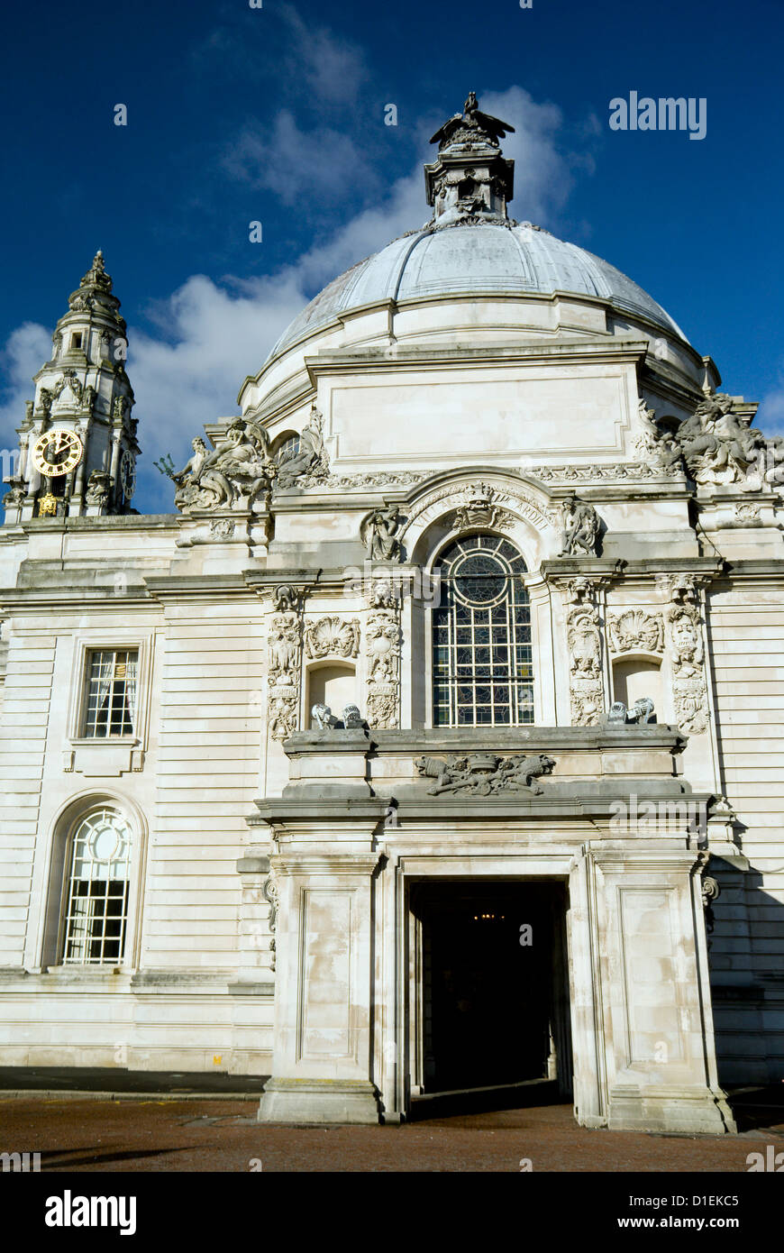 Cardiff City Hall, Cathays Park, Cardiff, Wales, UK Stock Photo - Alamy