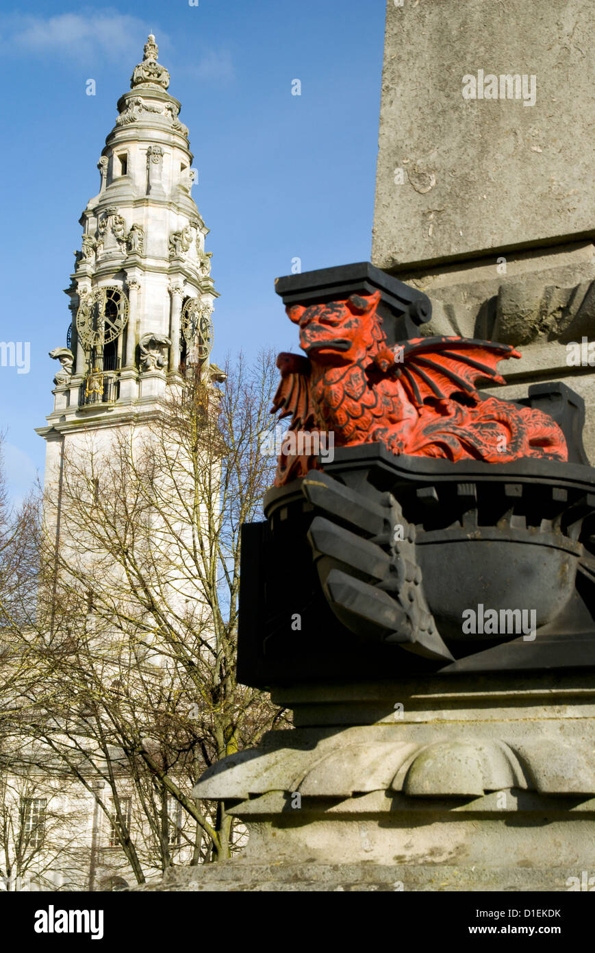Welsh dragon sculpture hi-res stock photography and images - Alamy