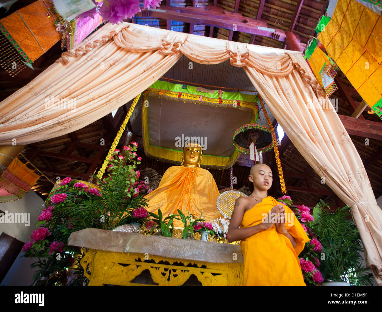 Temple pagoda interior buddhism hi-res stock photography and images - Alamy