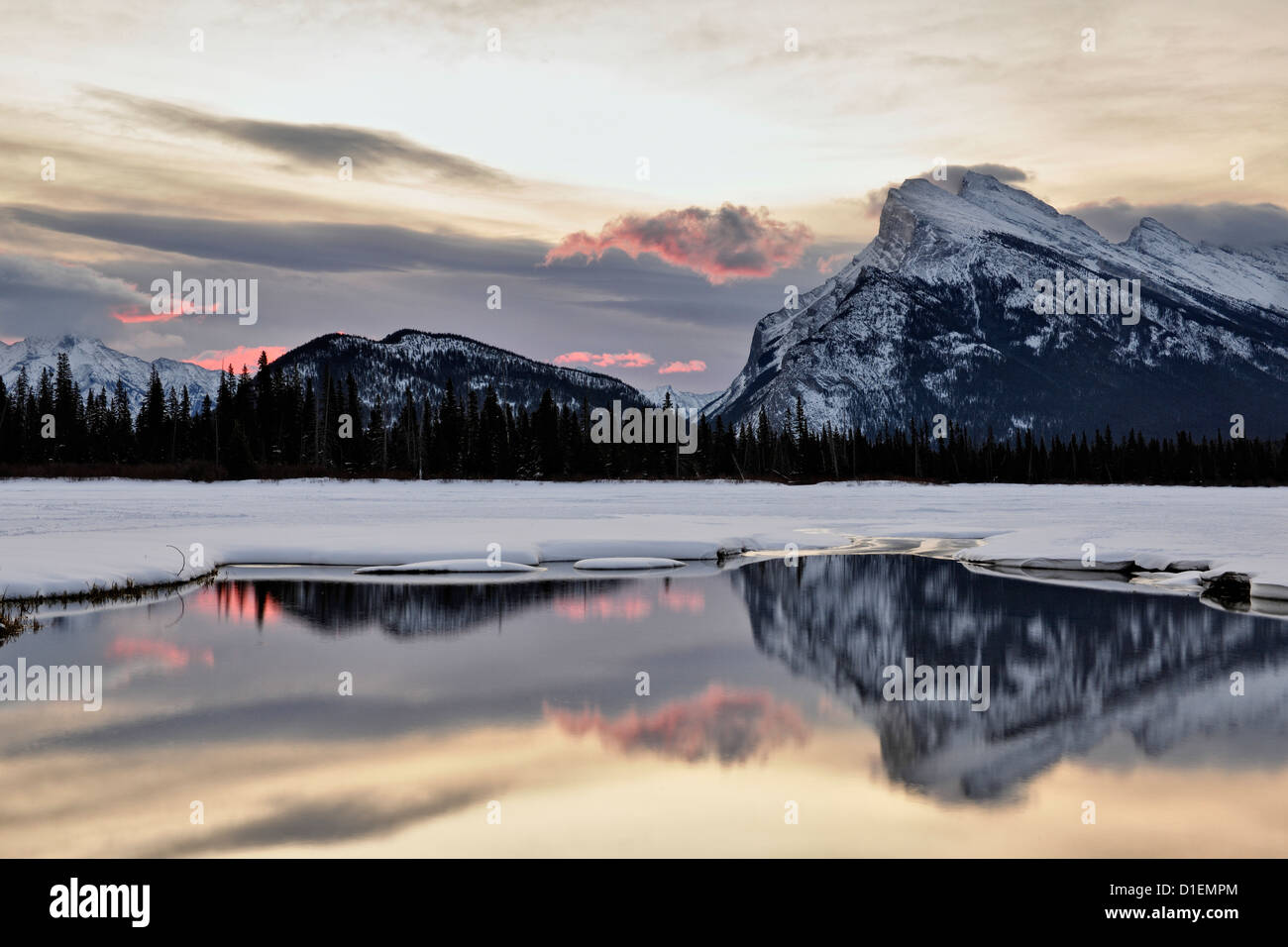 Mount Rundle reflected in the Vermilion Lakes at dawn, Banff National ...