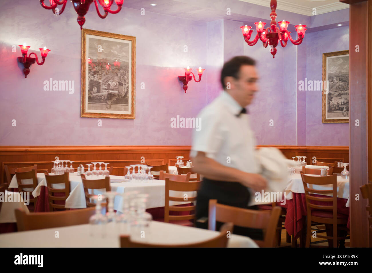 Italian waiter hi-res stock photography and images - Alamy