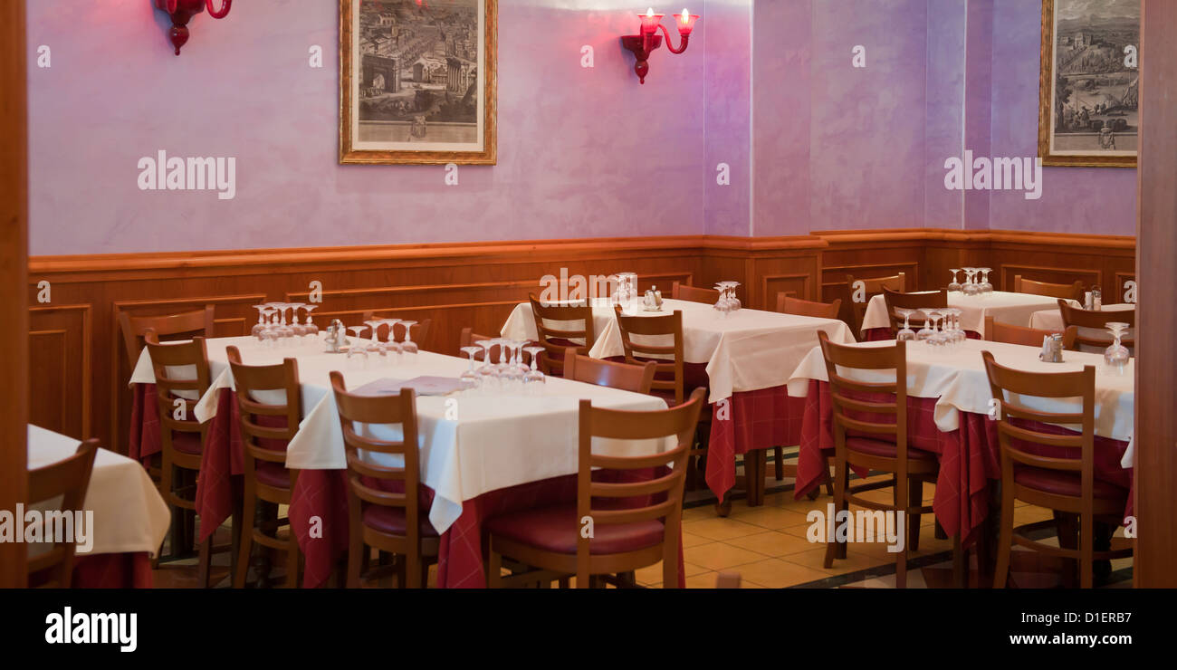 Empty restaurant hi-res stock photography and images - Alamy