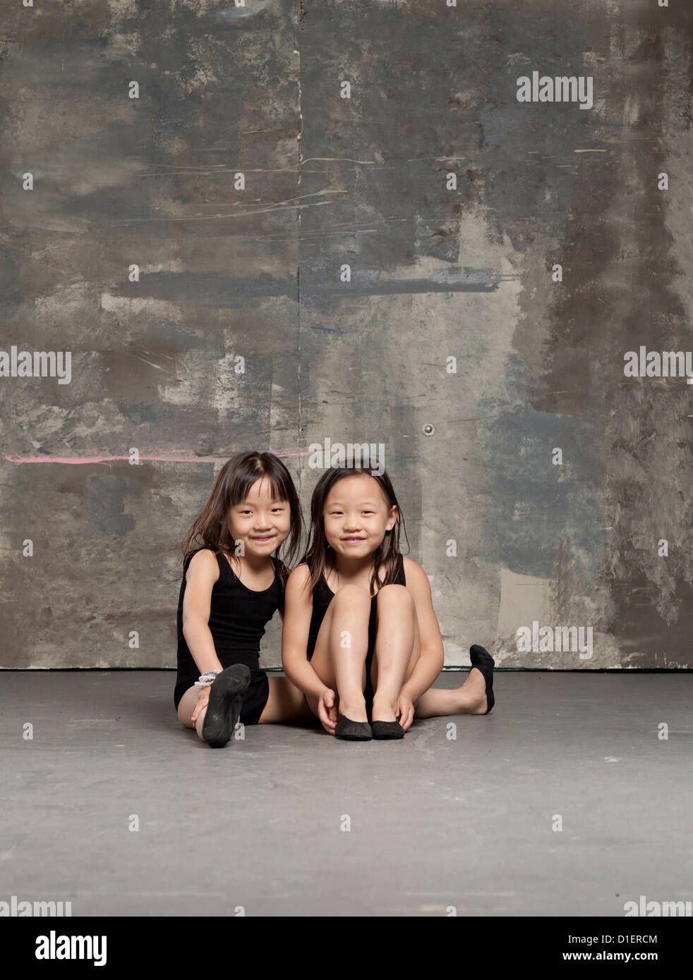 Happy kids dancing hi-res stock photography and images - Alamy