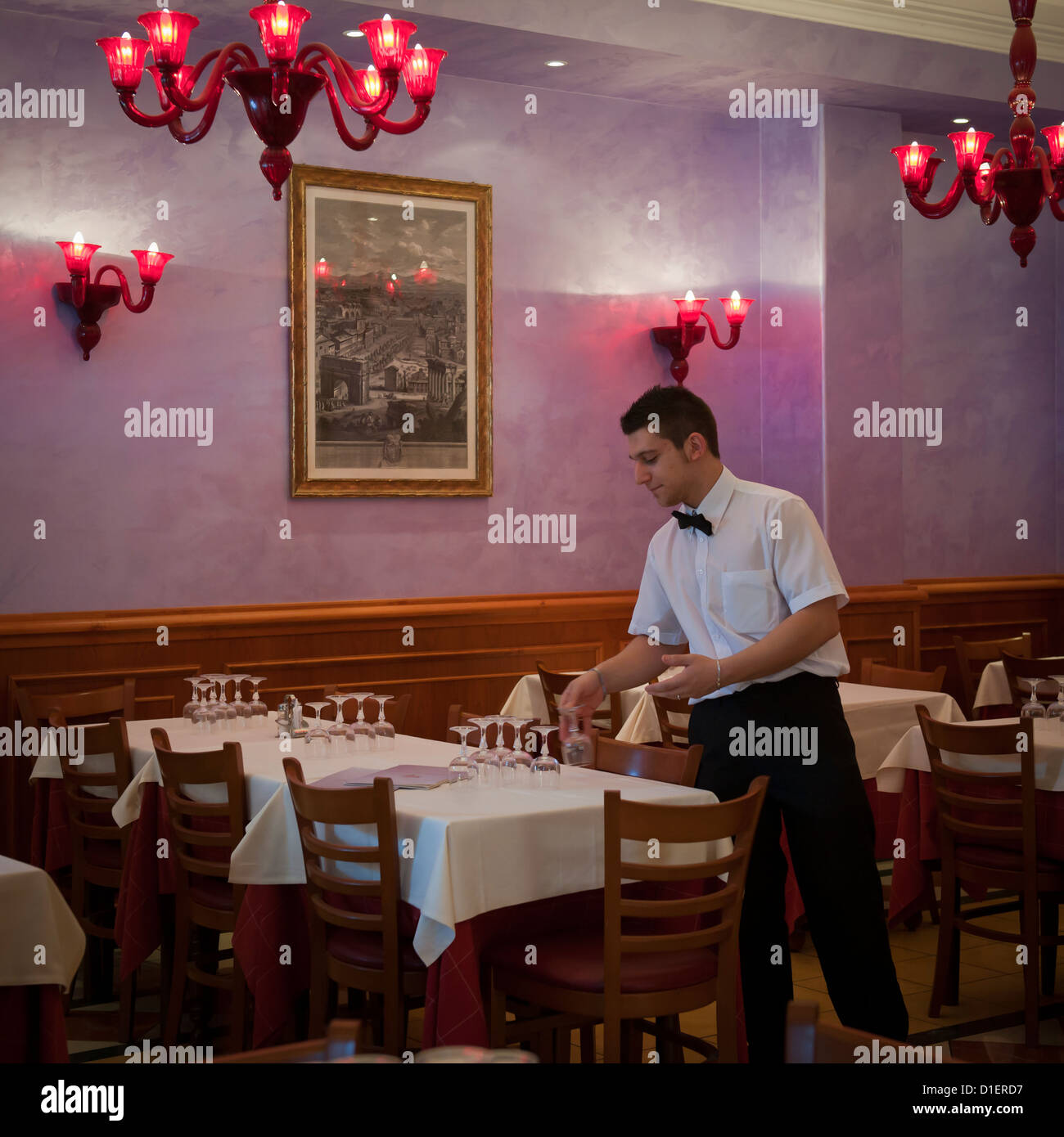 Italian waiter hi-res stock photography and images - Alamy
