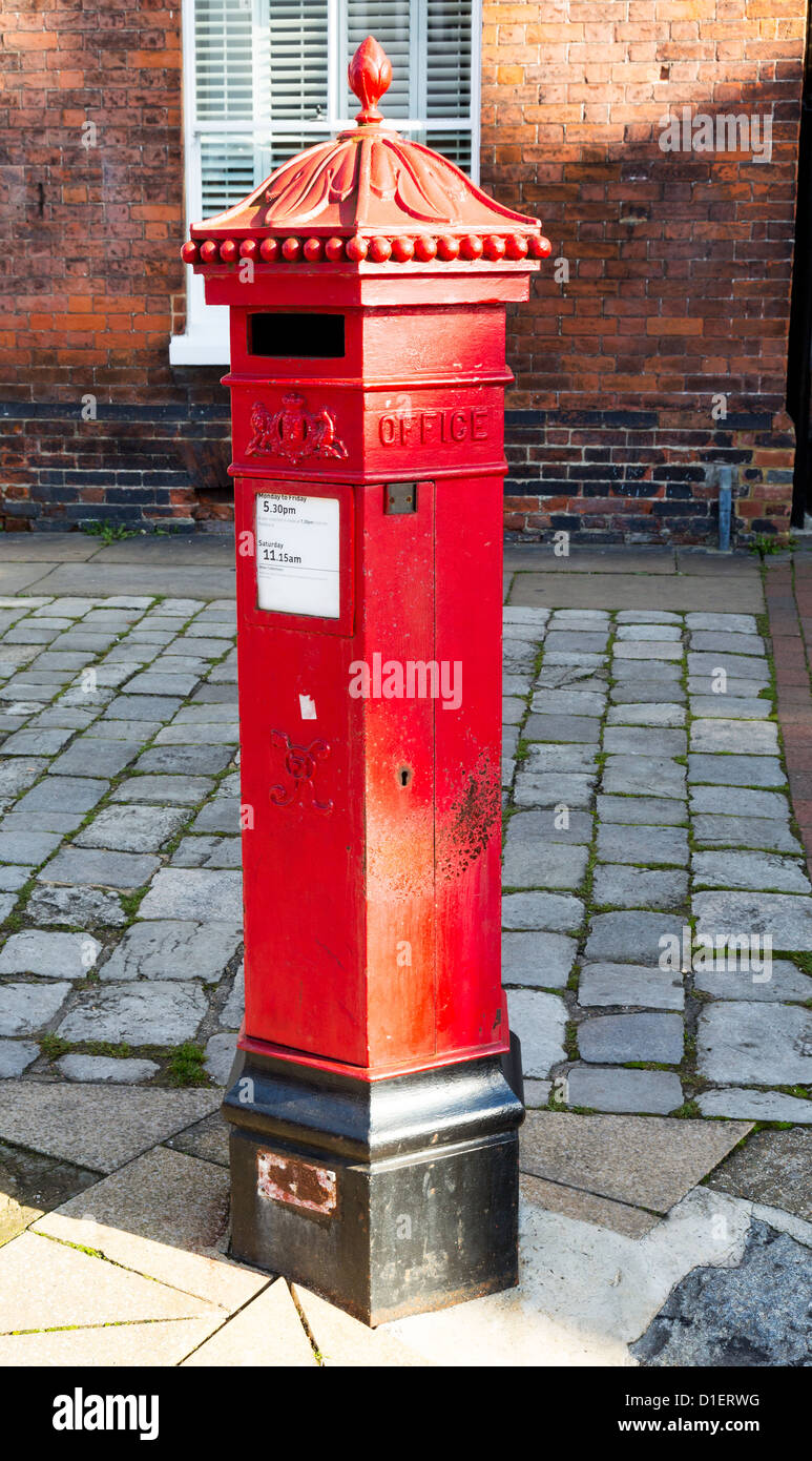 Traditional red pillar box style post box created for Queen Victoria ...