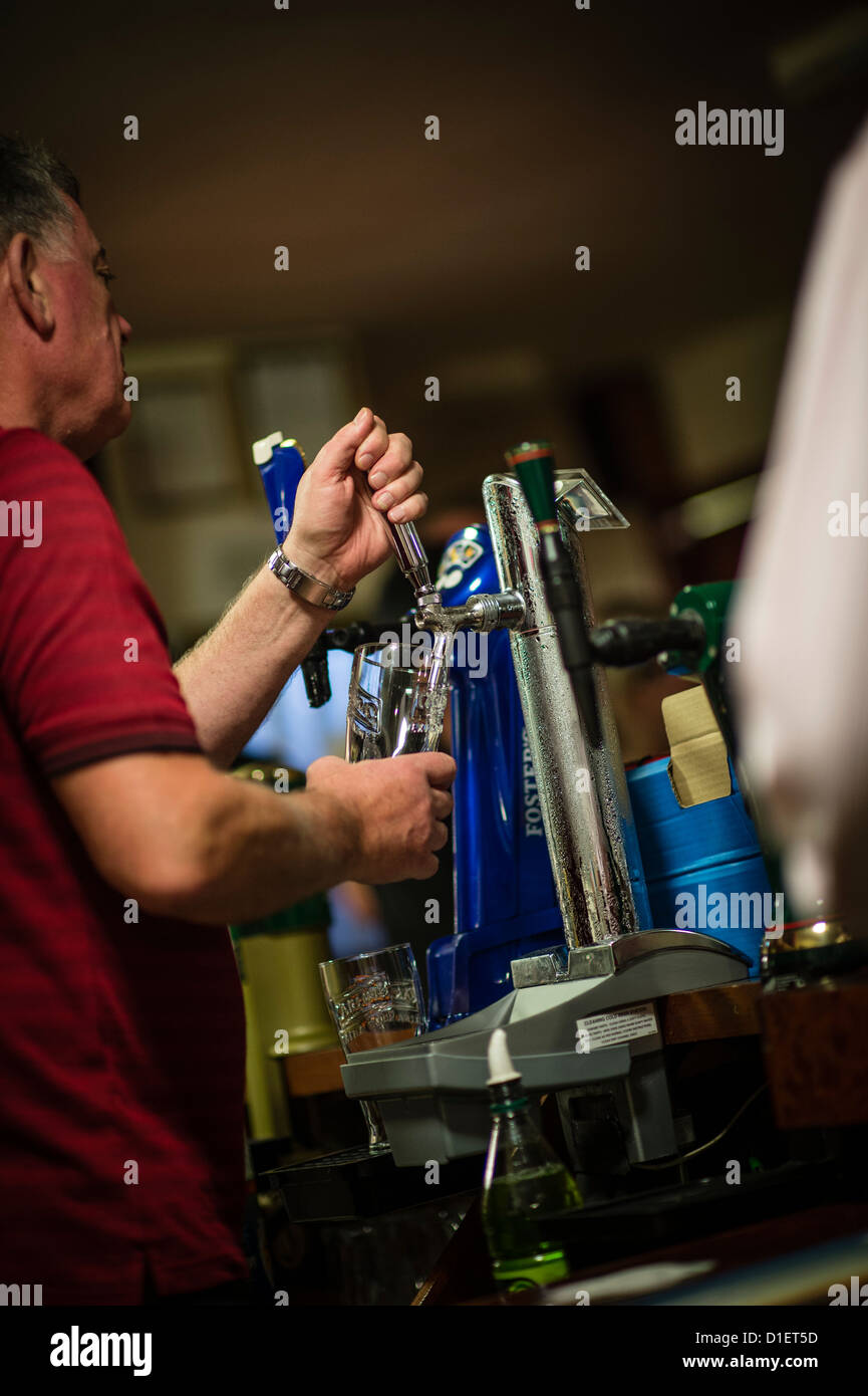 Person pulling beer and bar hi-res stock photography and images - Alamy