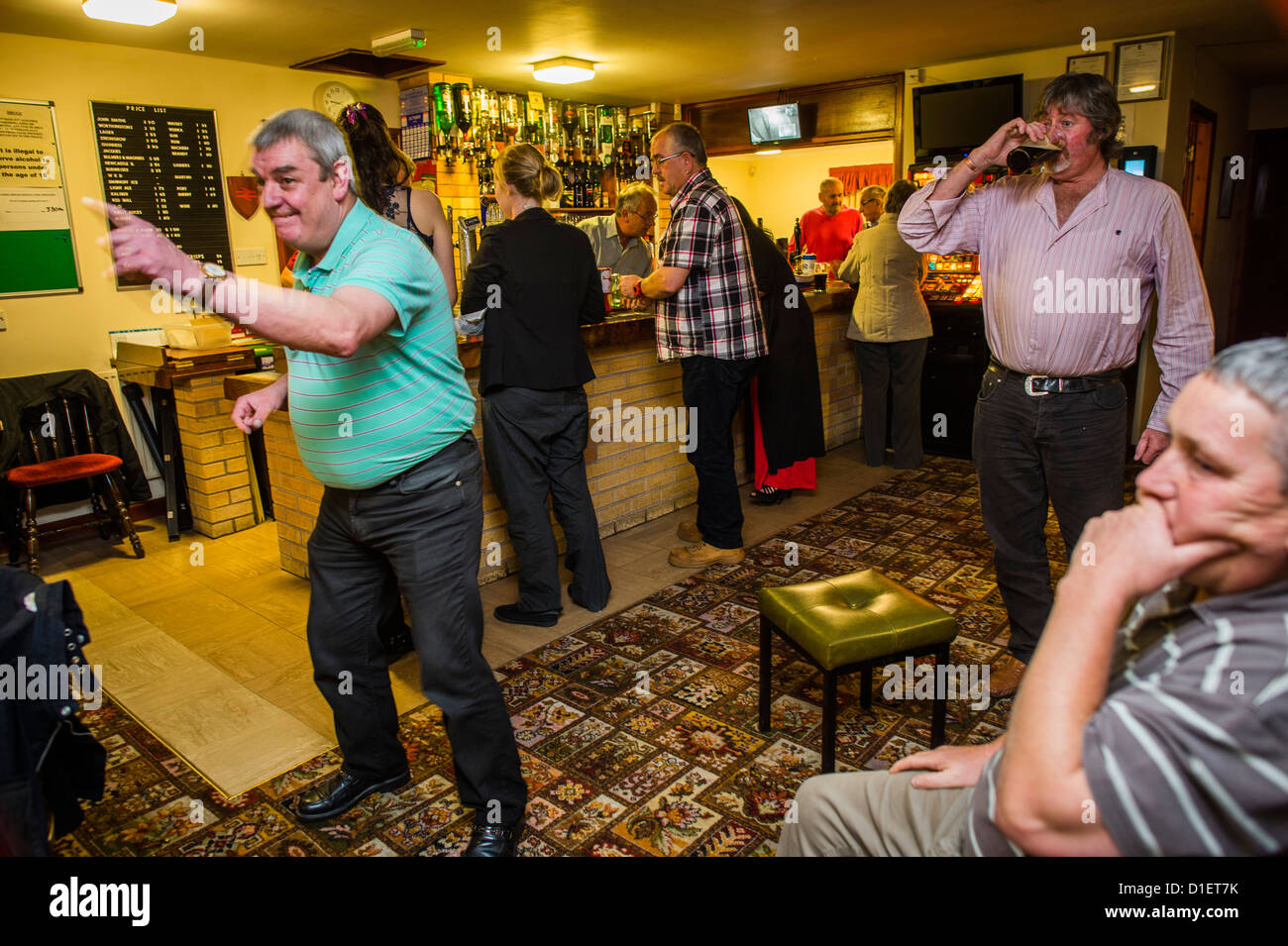 Mens bar hi-res stock photography and images - Alamy