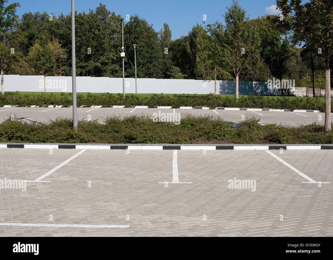 Empty parking spaces hi-res stock photography and images - Alamy