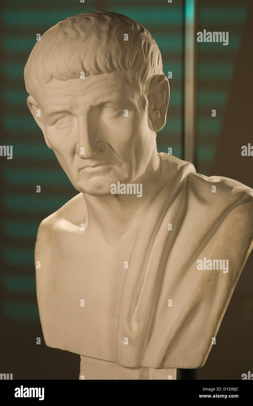 Bust replica hi-res stock photography and images - Alamy