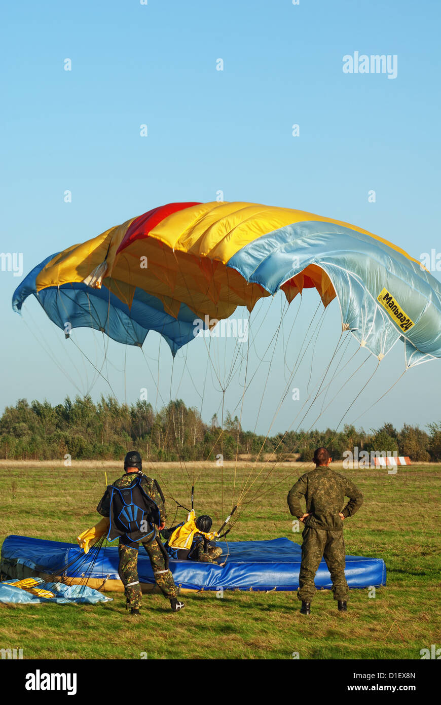 Sling landing hi-res stock photography and images - Alamy