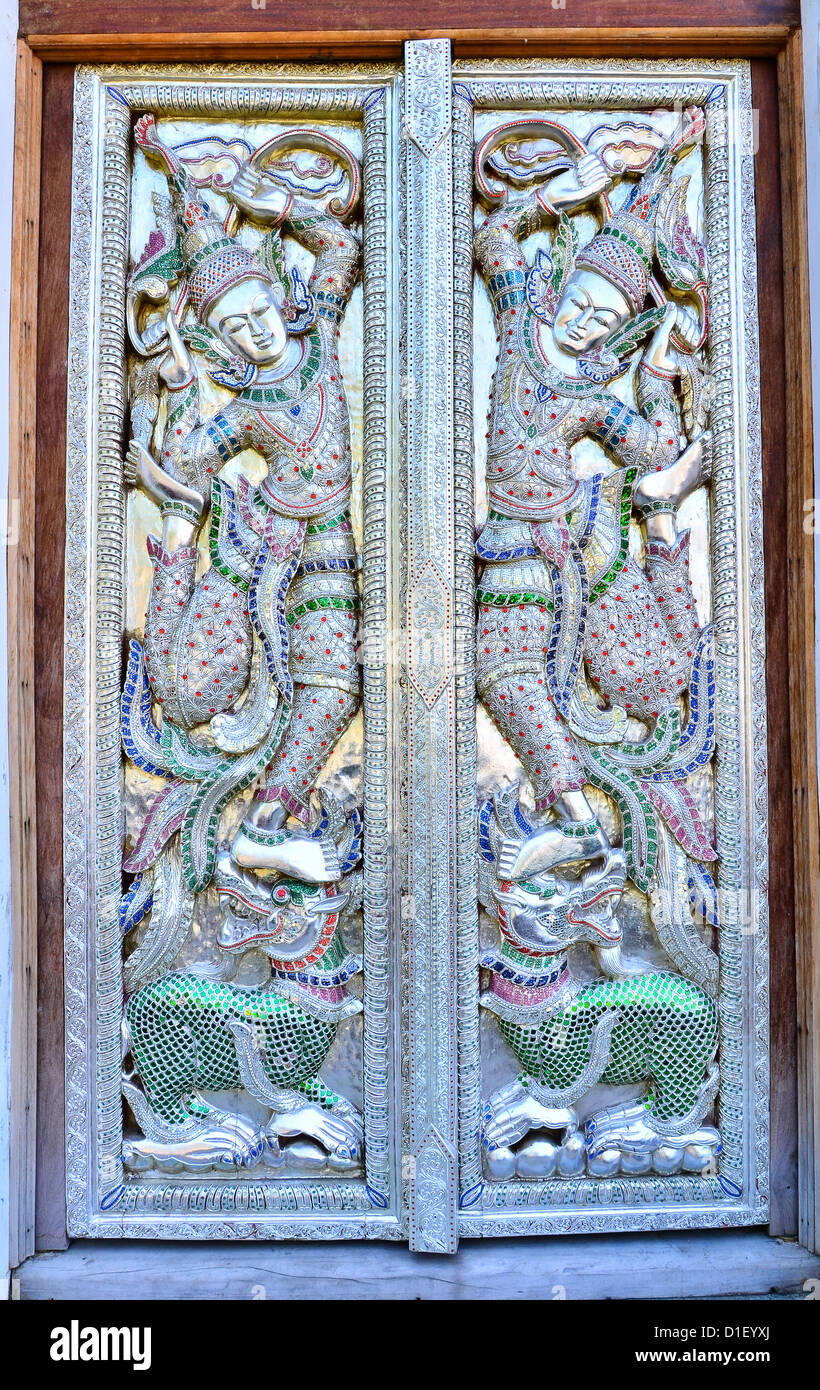 Beautiful Thai temple gate Stock Photo - Alamy