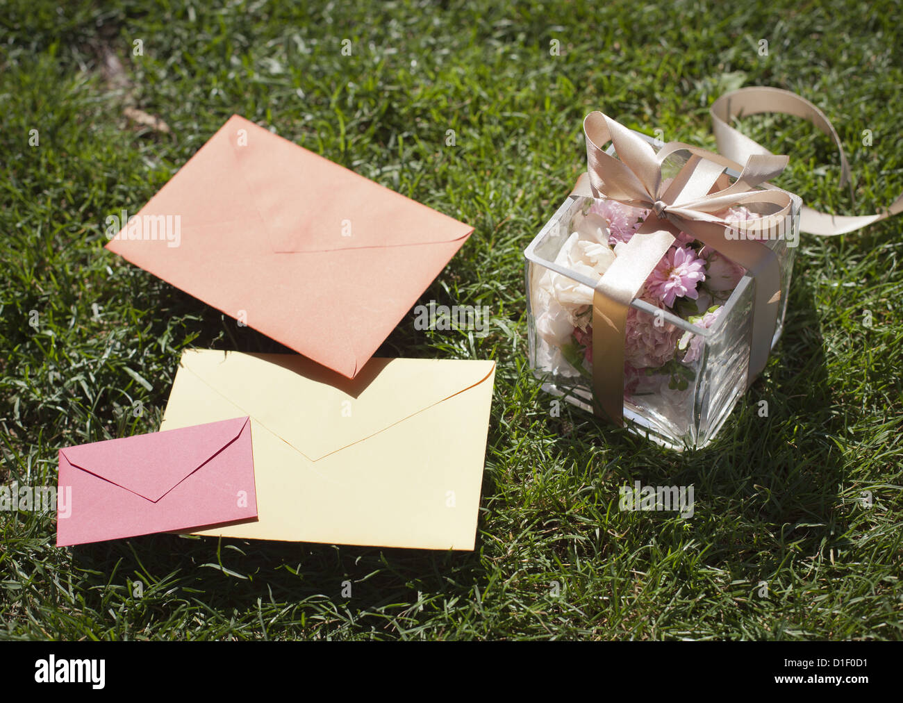 Light pink envelopes hi-res stock photography and images - Alamy
