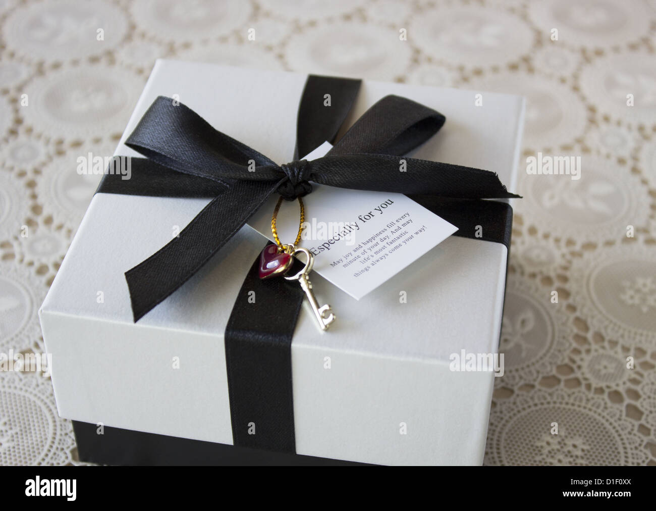 Message card and a gift box Stock Photo - Alamy