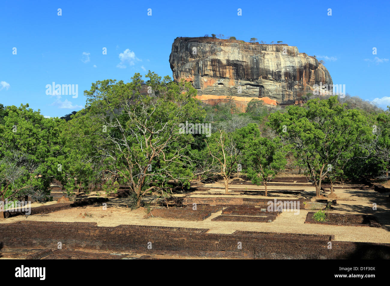 Sigiriya Lion's rock ancient fortress and palace ruin in Sigiriya, Sri ...