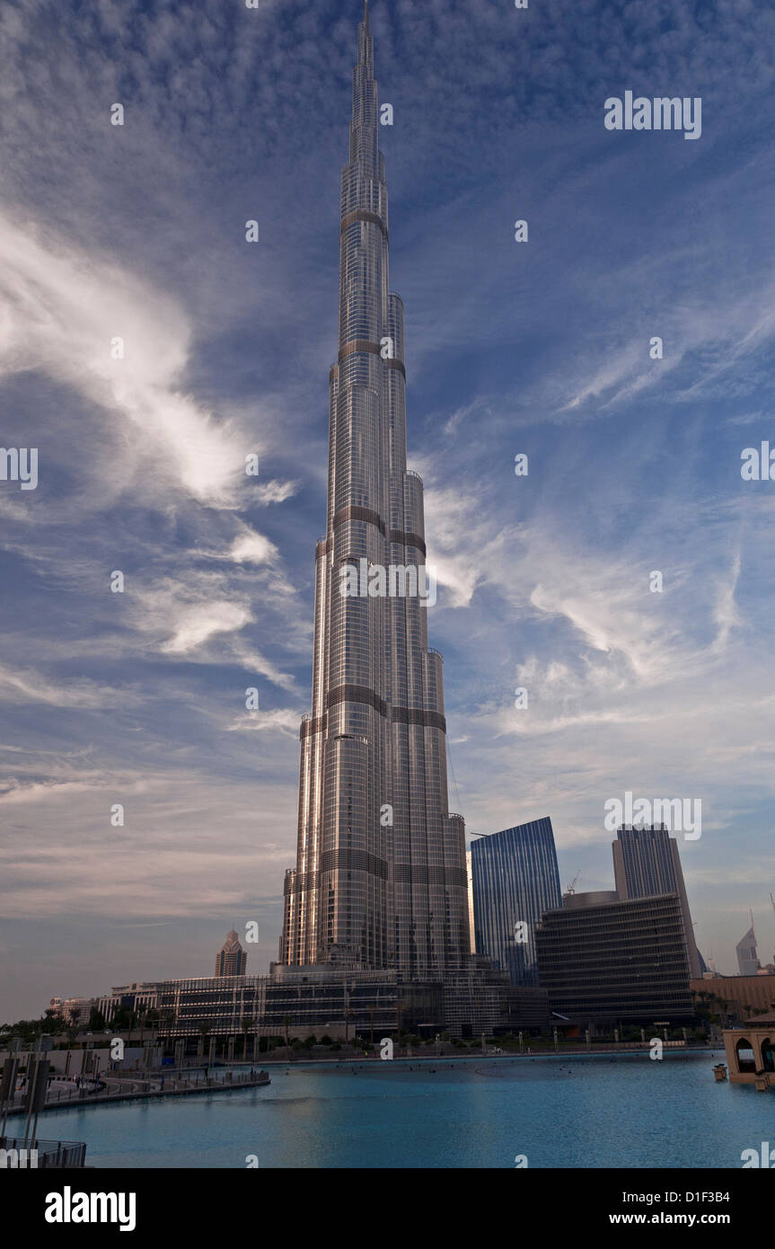 Burj khalifa exterior hi-res stock photography and images - Alamy