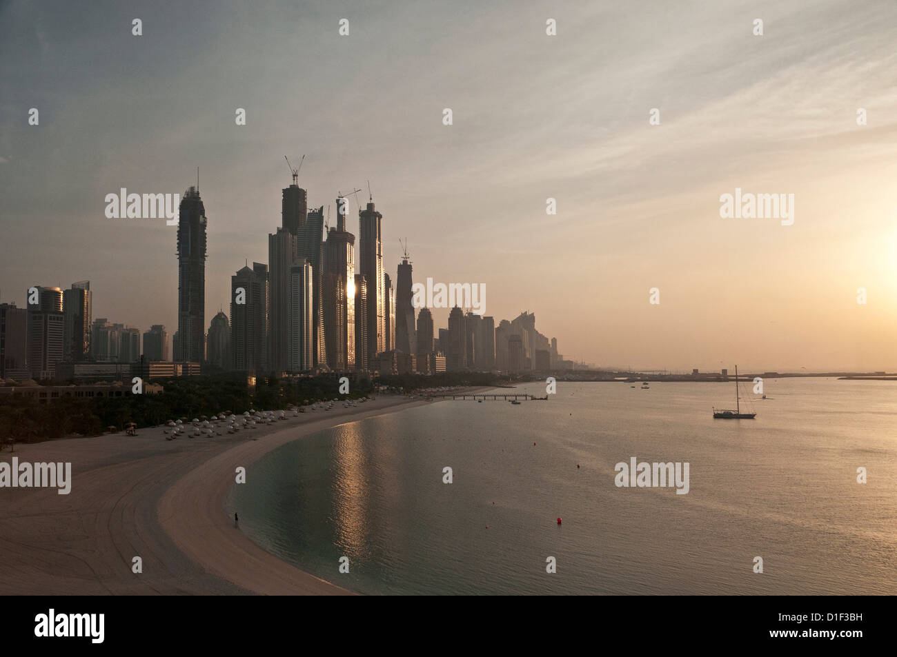Dubai sunset skyline hi-res stock photography and images - Alamy