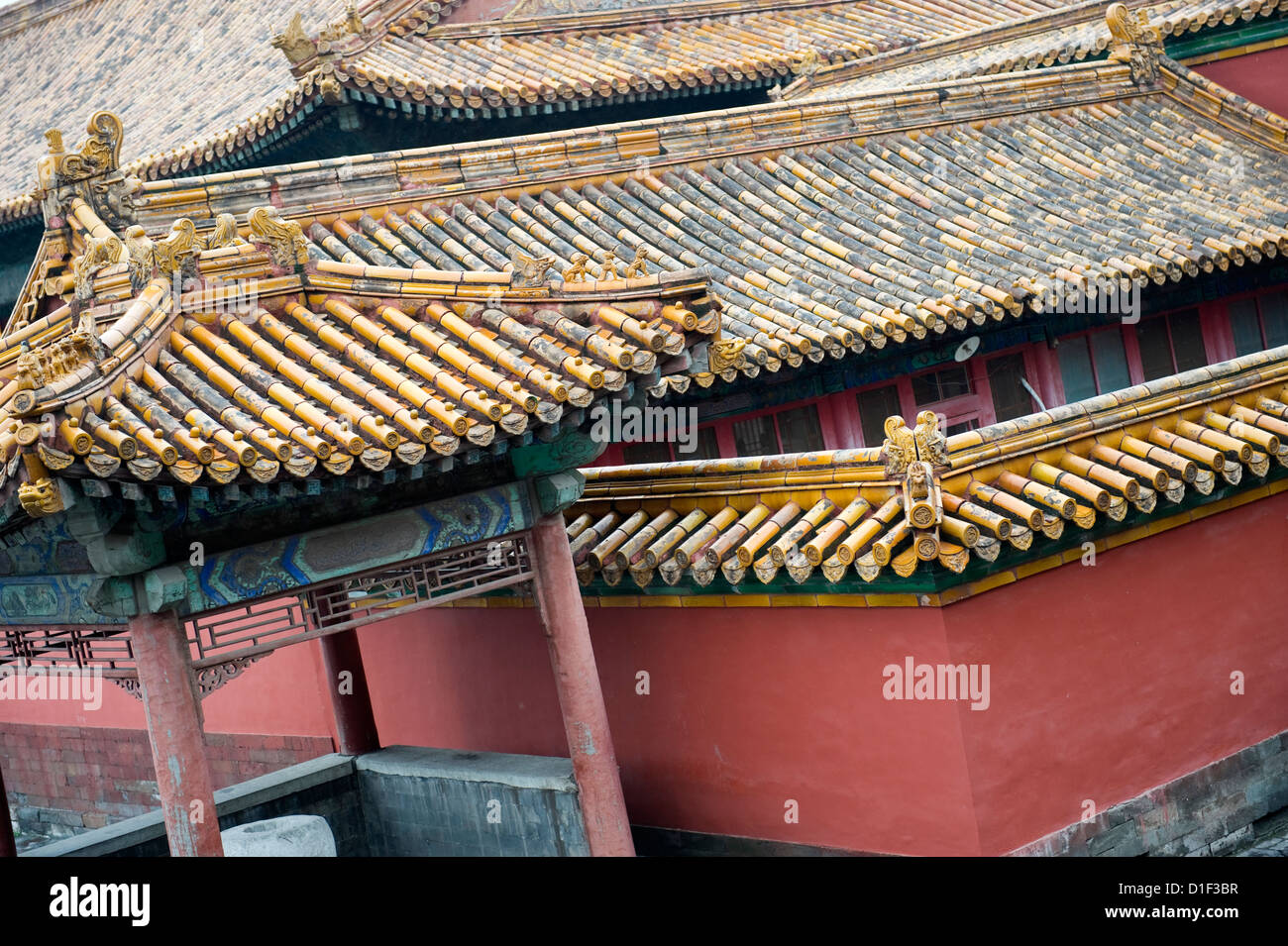 Yellow Chinese roof Stock Photo - Alamy