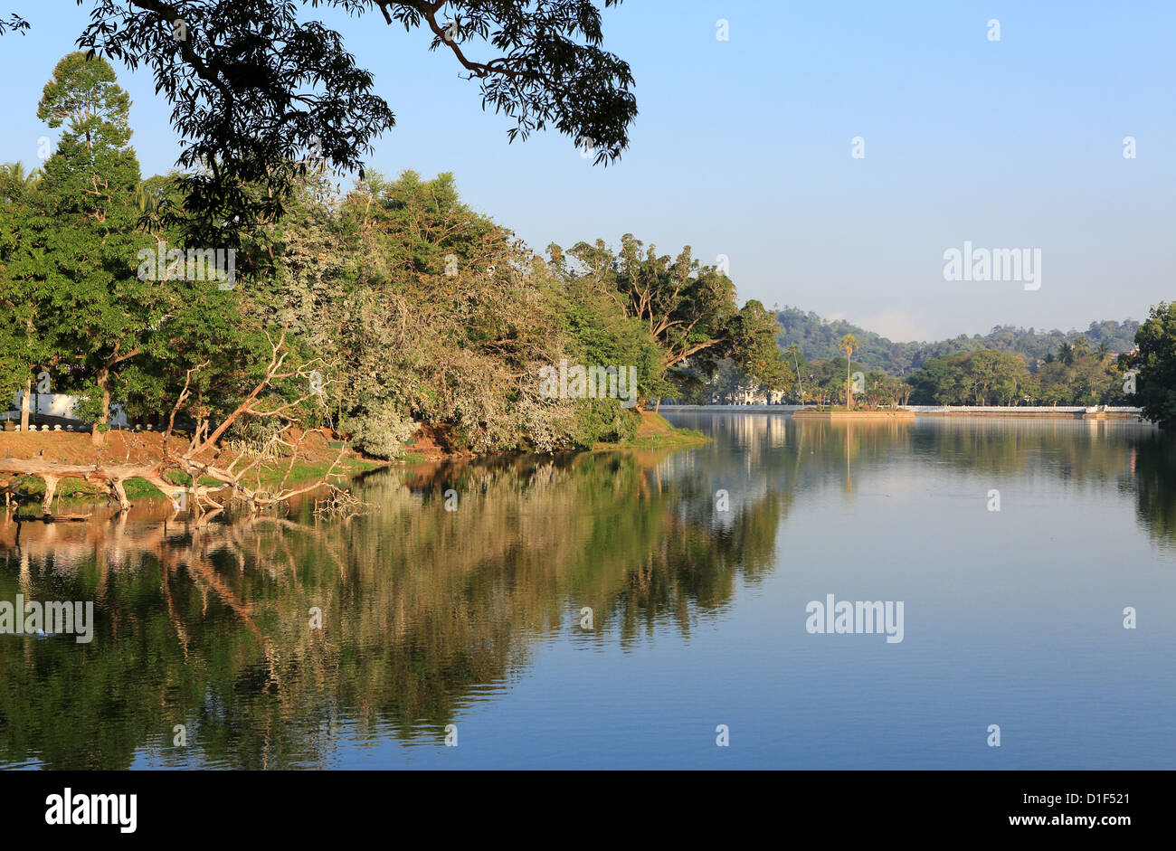 Kandy lake hi-res stock photography and images - Alamy