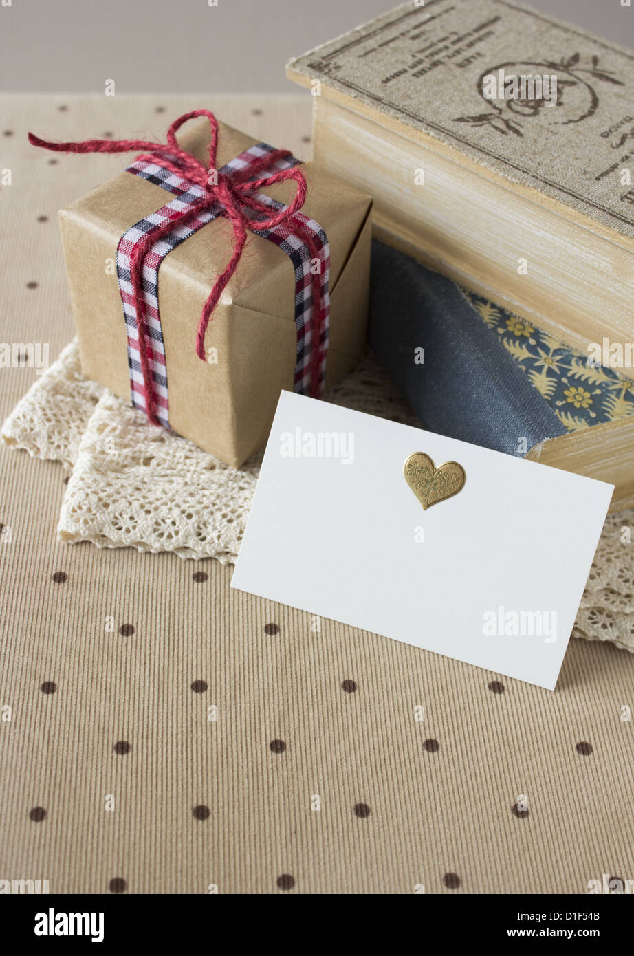 Gift box and a message card Stock Photo - Alamy