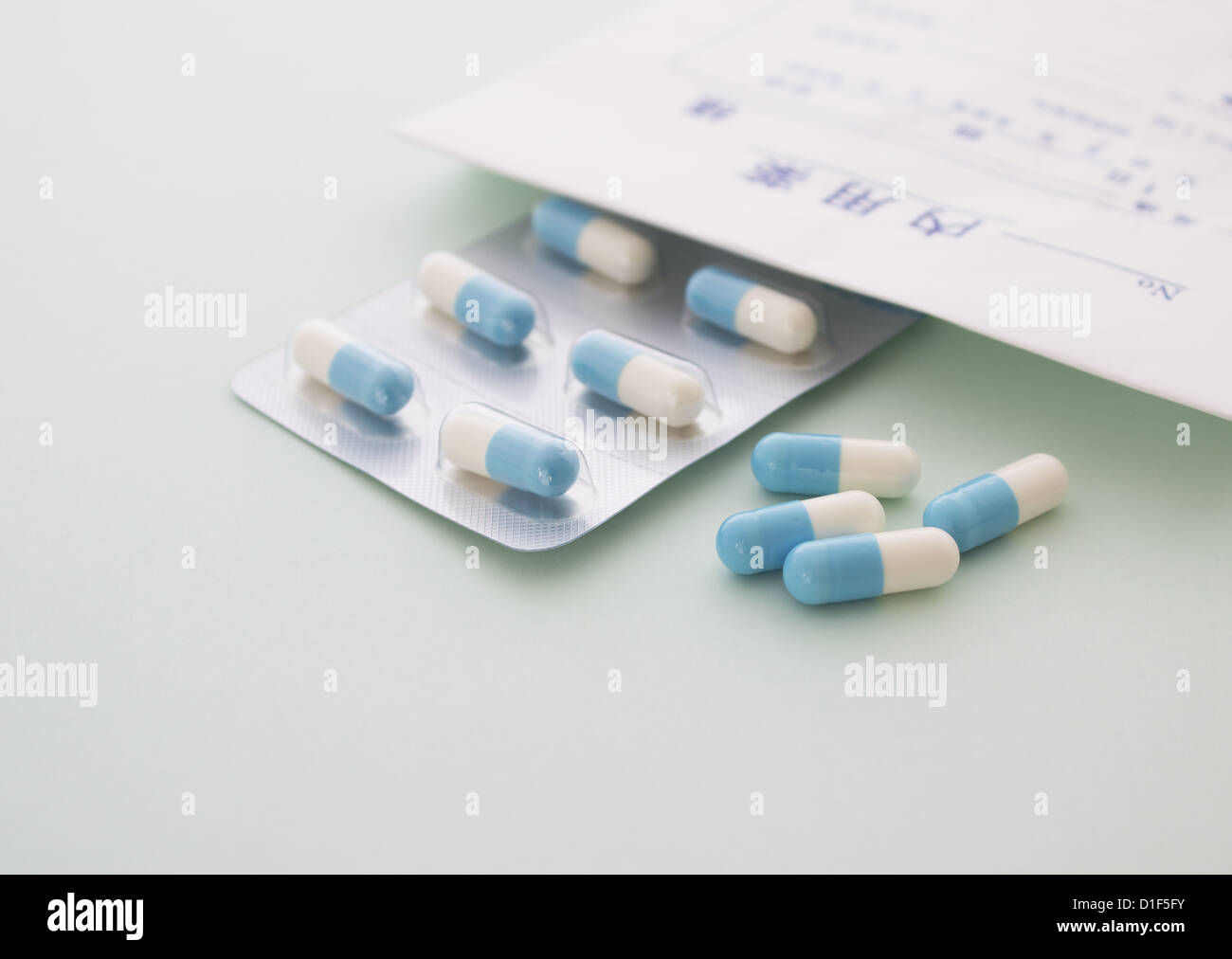 Drug envelope and capsules Stock Photo - Alamy