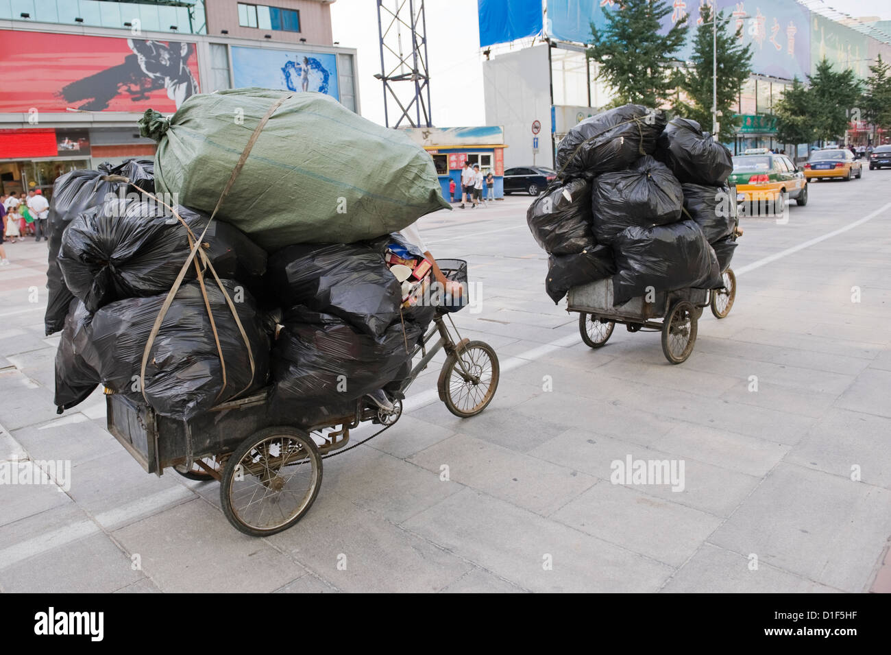 Chinese litter bin china hi-res stock photography and images - Alamy
