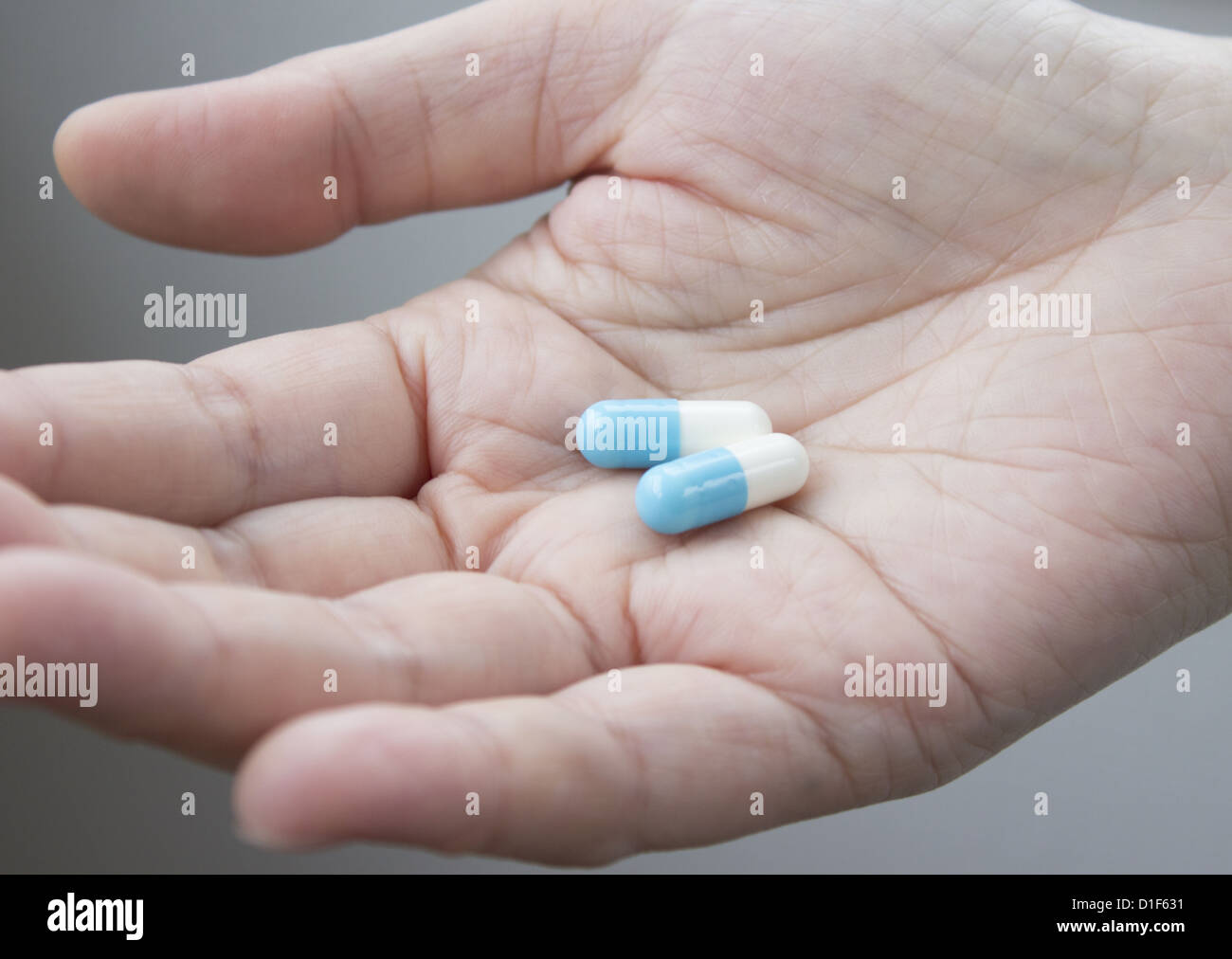 Hand holding capsules Stock Photo - Alamy