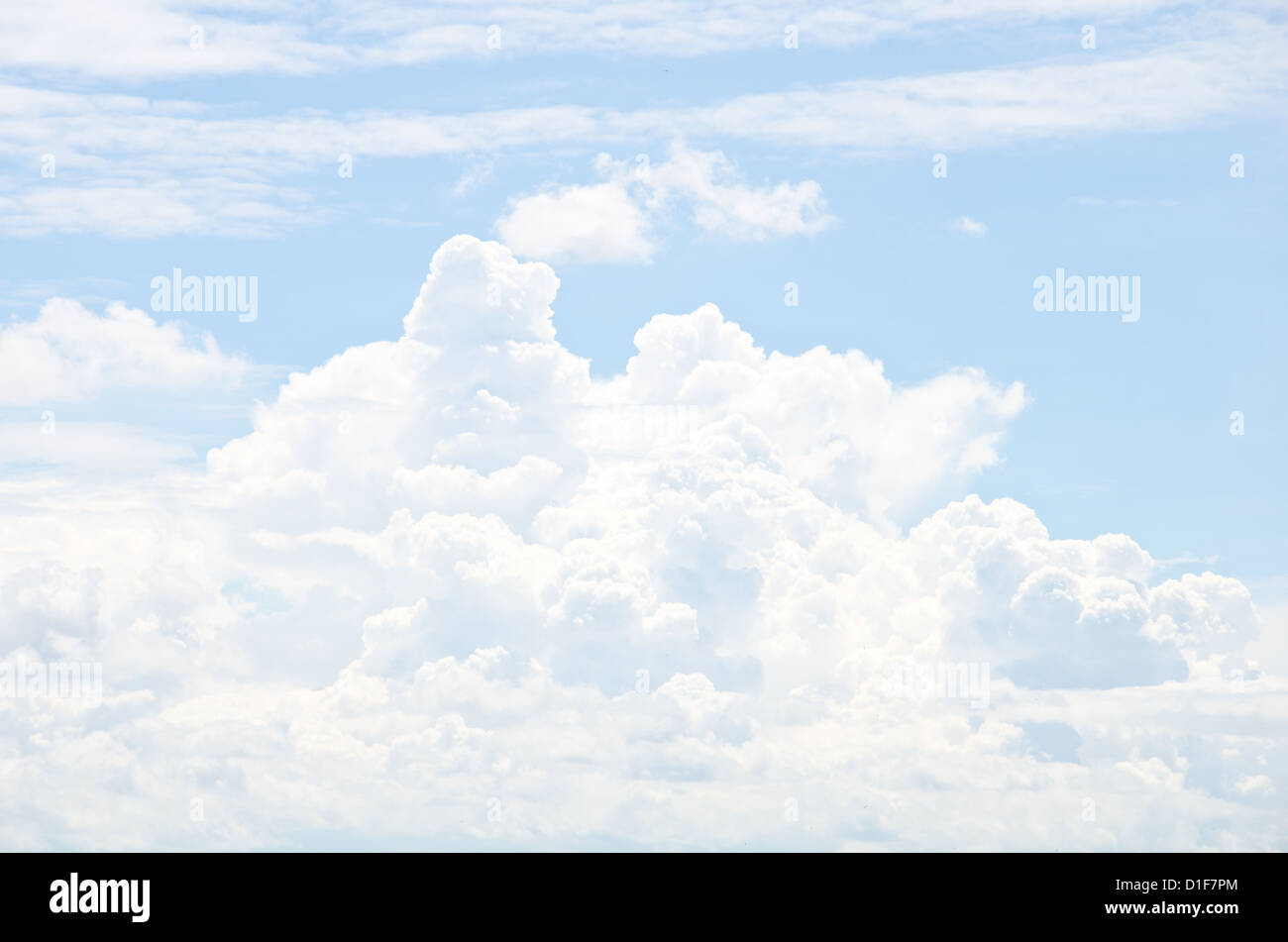 Sparse white cloud hi-res stock photography and images - Alamy