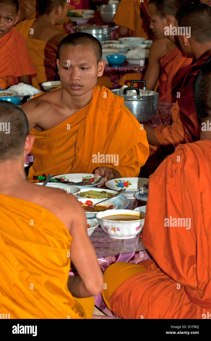 Buddhist monks eating hi-res stock photography and images - Alamy